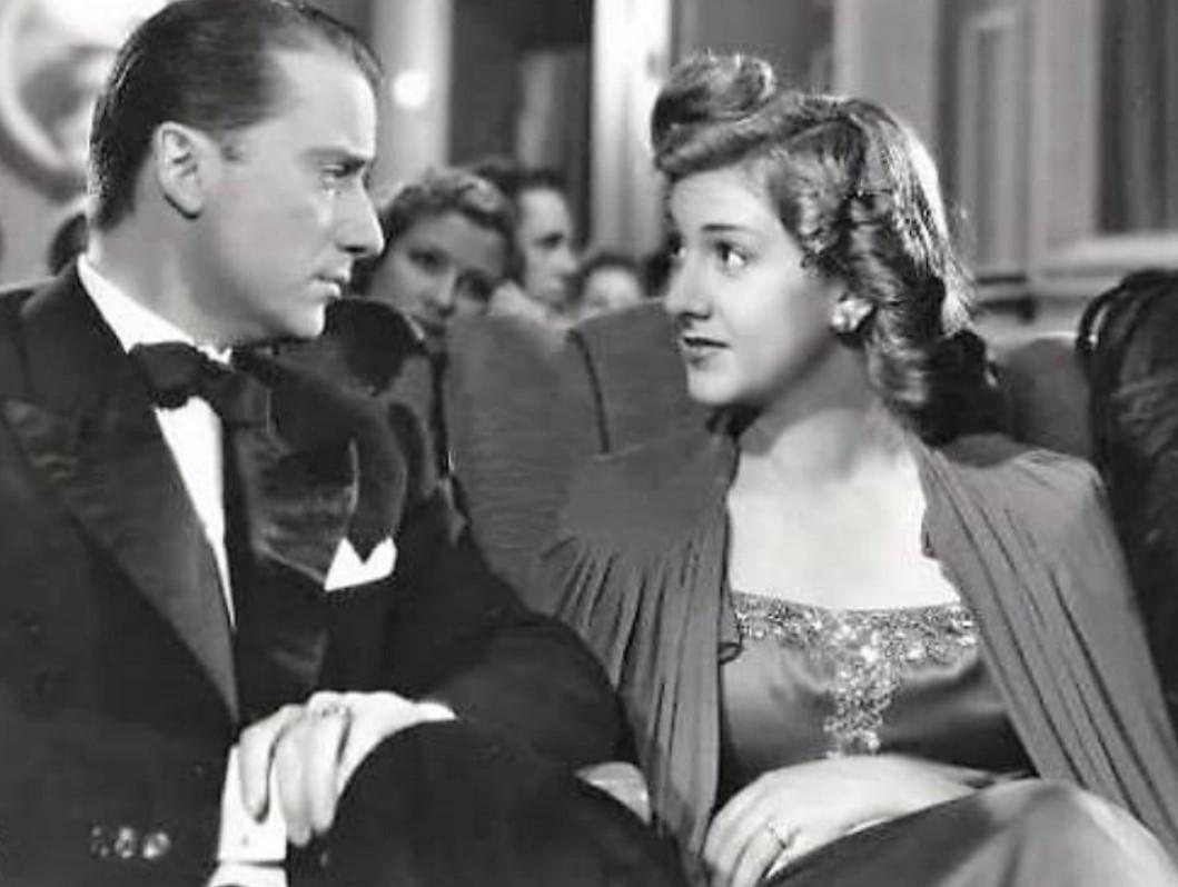 Eloísa está debajo de un almendro: RESUMEN y PERSONAJES